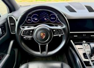 White Porsche Cayenne 2019 in Utena, with an engine capacity of 3.00 L and mileage of 160 thousand km for 38400 €, photo 19 on AUTOMOTO.COM.LV