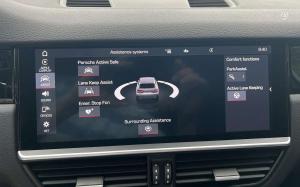 White Porsche Cayenne 2019 in Utena, with an engine capacity of 3.00 L and mileage of 160 thousand km for 38400 €, photo 27 on AUTOMOTO.COM.LV
