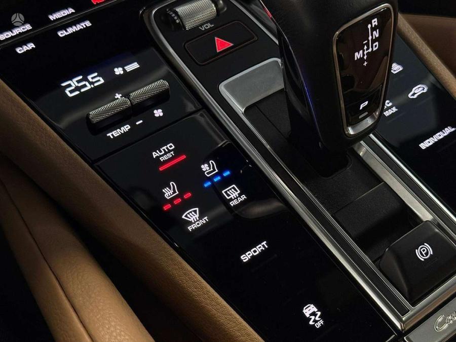 Balts Porsche Cayenne 2019 Klaipėda, ar dzinēja tilpumu 3.00 L un nobraukumu 140 tūkst. km par 37550 €, foto 10 vietnē AUTOMOTO.COM.LV