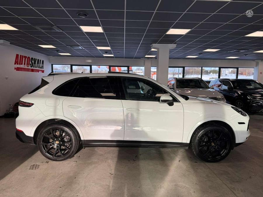 Balts Porsche Cayenne 2019 Klaipėda, ar dzinēja tilpumu 3.00 L un nobraukumu 140 tūkst. km par 37550 €, foto 24 vietnē AUTOMOTO.COM.LV