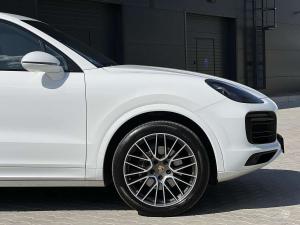 Balts Porsche Cayenne 2019 Utena, ar dzinēja tilpumu 3.00 L un nobraukumu 160 tūkst. km par 39800 €, foto 16 vietnē AUTOMOTO.COM.LV