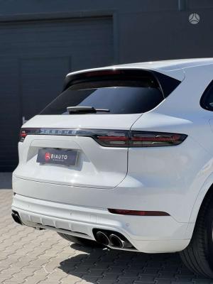 Balts Porsche Cayenne 2019 Utena, ar dzinēja tilpumu 3.00 L un nobraukumu 160 tūkst. km par 39800 €, foto 24 vietnē AUTOMOTO.COM.LV