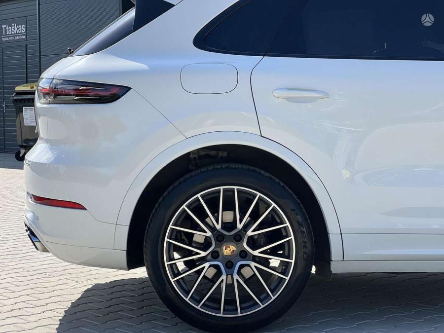 Balts Porsche Cayenne 2019 Utena, ar dzinēja tilpumu 3.00 L un nobraukumu 160 tūkst. km par 39800 €, foto 26 vietnē AUTOMOTO.COM.LV