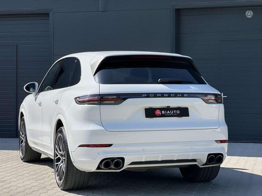 Balts Porsche Cayenne 2019 Utena, ar dzinēja tilpumu 3.00 L un nobraukumu 160 tūkst. km par 39800 €, foto 28 vietnē AUTOMOTO.COM.LV