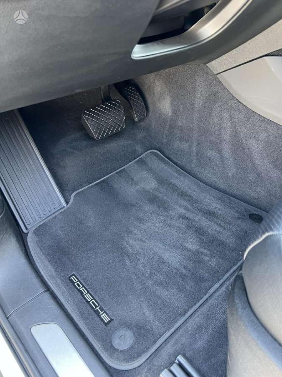 Balts Porsche Cayenne 2019 Utena, ar dzinēja tilpumu 3.00 L un nobraukumu 160 tūkst. km par 39800 €, foto 33 vietnē AUTOMOTO.COM.LV