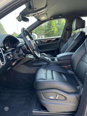Balts Porsche Cayenne 2019 Utena, ar dzinēja tilpumu 3.00 L un nobraukumu 160 tūkst. km par 39800 €, foto 35 vietnē AUTOMOTO.COM.LV