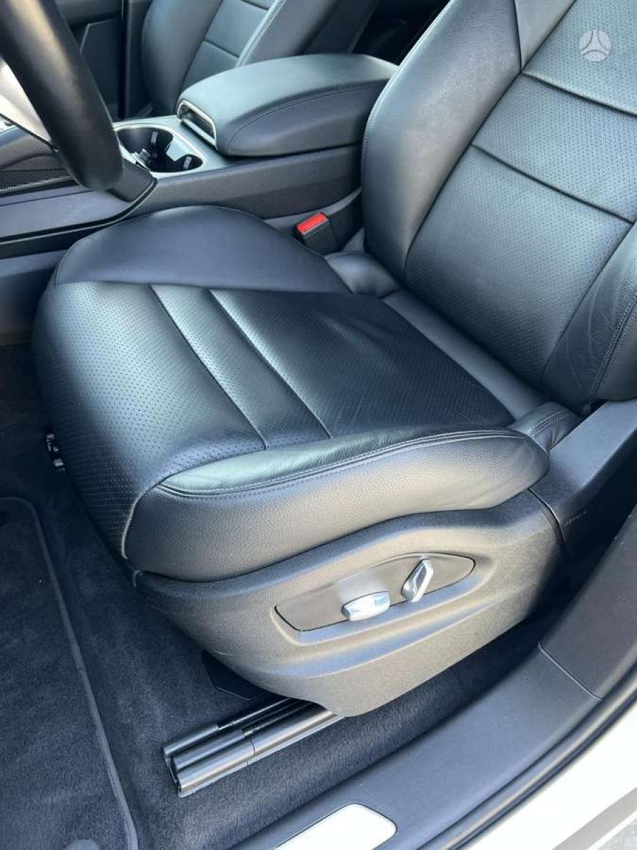 Balts Porsche Cayenne 2019 Utena, ar dzinēja tilpumu 3.00 L un nobraukumu 160 tūkst. km par 39800 €, foto 36 vietnē AUTOMOTO.COM.LV