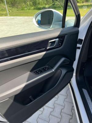 Balts Porsche Cayenne 2019 Utena, ar dzinēja tilpumu 3.00 L un nobraukumu 160 tūkst. km par 39800 €, foto 44 vietnē AUTOMOTO.COM.LV