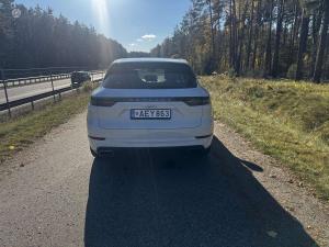 Белый Порше Каен 2019 в Вильнюс, объемом двигателя 3.00 л и пробегом 167 тыс. км за 40900 €, фото 8 на AUTOMOTO.COM.LV