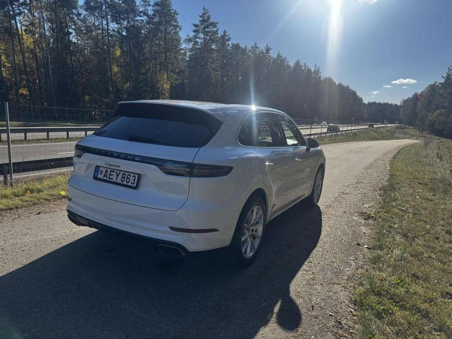 Белый Порше Каен 2019 в Вильнюс, объемом двигателя 3.00 л и пробегом 167 тыс. км за 40900 €, фото 9 на AUTOMOTO.COM.LV