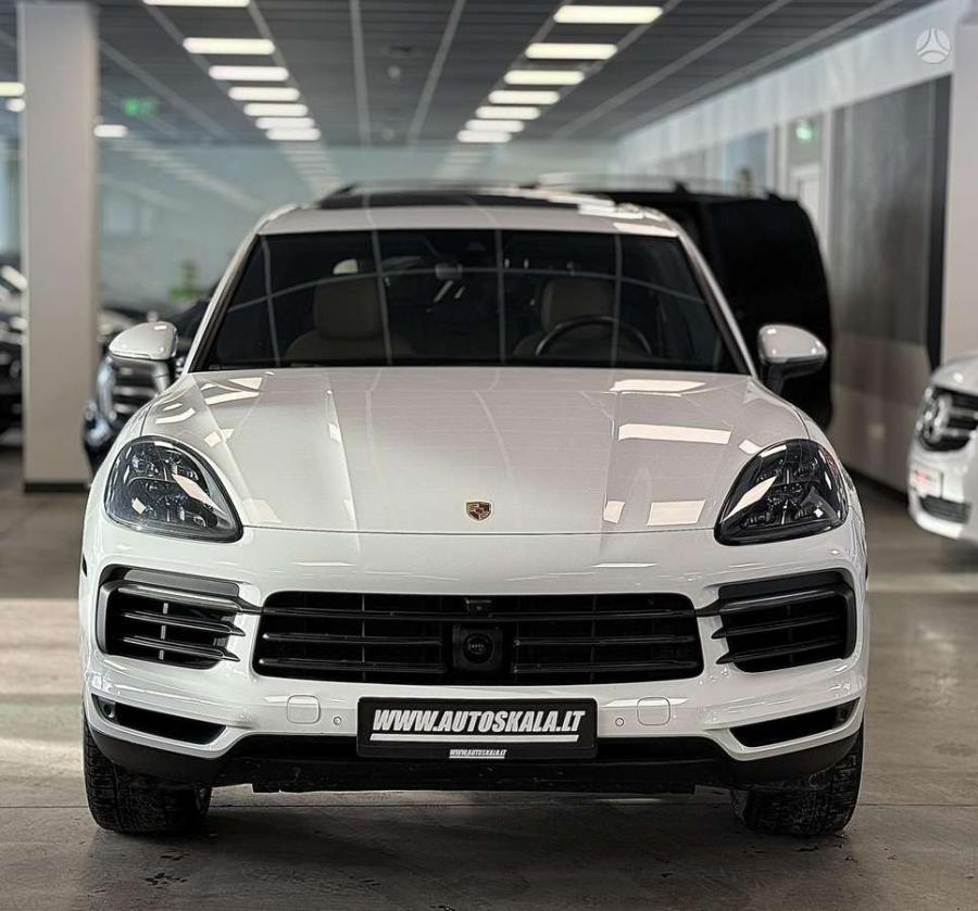Balts Porsche Cayenne 2019 Klaipėda, ar dzinēja tilpumu 3.00 L un nobraukumu 140 tūkst. km par 35090 €, foto 1 vietnē AUTOMOTO.COM.LV