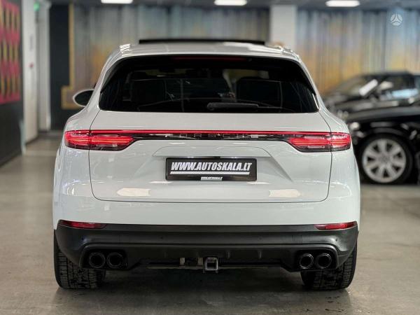 White Porsche Cayenne 2019 in Klaipeda, with an engine capacity of 3.00 L and mileage of 140 thousand km for 35090 €, photo 2 on AUTOMOTO.COM.LV