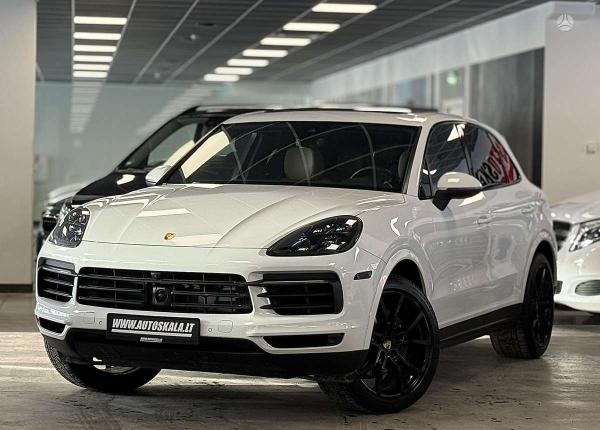 White Porsche Cayenne 2019 in Klaipeda, with an engine capacity of 3.00 L and mileage of 140 thousand km for 35090 €, photo 5 on AUTOMOTO.COM.LV