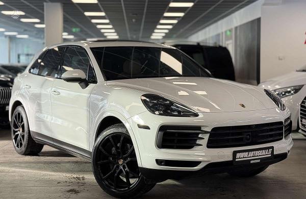 White Porsche Cayenne 2019 in Klaipeda, with an engine capacity of 3.00 L and mileage of 140 thousand km for 35090 €, photo 6 on AUTOMOTO.COM.LV