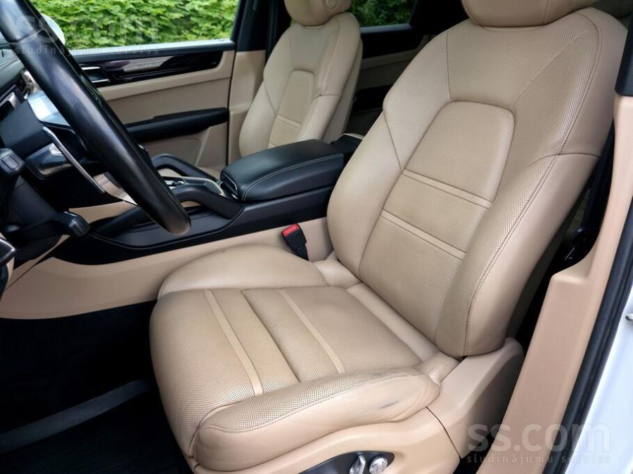 White Porsche Cayenne 2019 in Riga, with an engine capacity of 2.90 L and mileage of 293 thousand km for 39799 €, photo 12 on AUTOMOTO.COM.LV