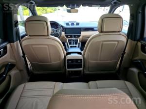 White Porsche Cayenne 2019 in Riga, with an engine capacity of 2.90 L and mileage of 293 thousand km for 39799 €, photo 16 on AUTOMOTO.COM.LV