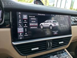 White Porsche Cayenne 2019 in Riga, with an engine capacity of 2.90 L and mileage of 293 thousand km for 39799 €, photo 20 on AUTOMOTO.COM.LV