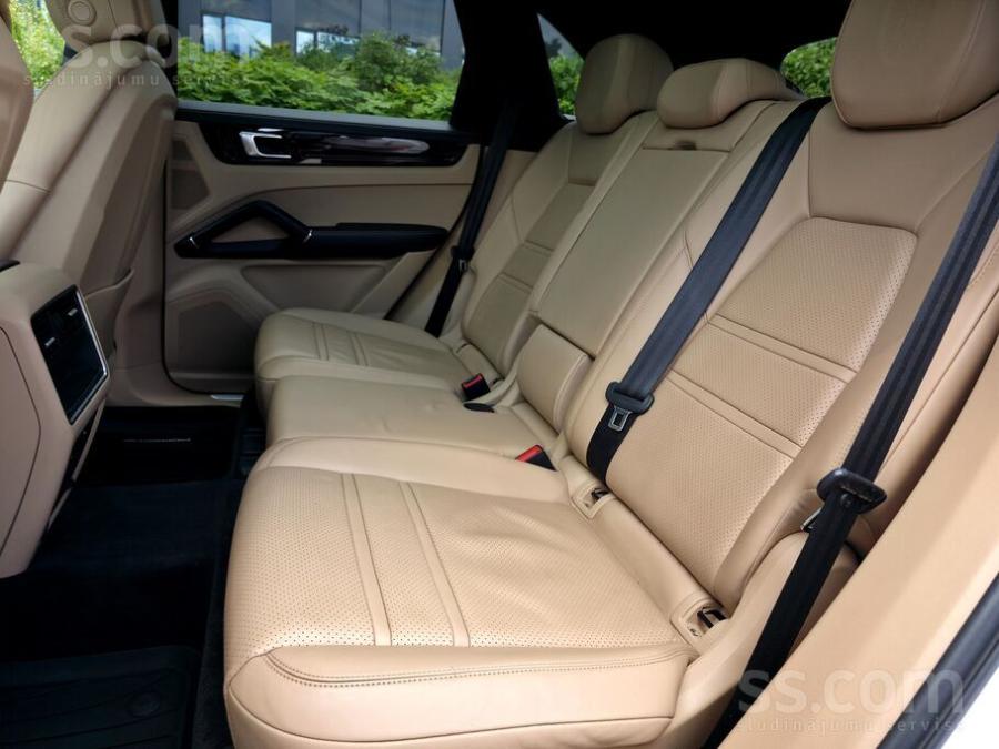 White Porsche Cayenne 2019 in Riga, with an engine capacity of 2.90 L and mileage of 293 thousand km for 39799 €, photo 25 on AUTOMOTO.COM.LV