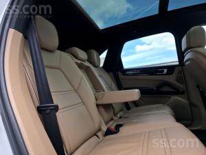 White Porsche Cayenne 2019 in Riga, with an engine capacity of 2.90 L and mileage of 293 thousand km for 39799 €, photo 26 on AUTOMOTO.COM.LV