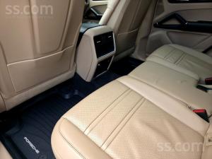 White Porsche Cayenne 2019 in Riga, with an engine capacity of 2.90 L and mileage of 293 thousand km for 39799 €, photo 28 on AUTOMOTO.COM.LV