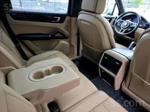 White Porsche Cayenne 2019 in Riga, with an engine capacity of 2.90 L and mileage of 293 thousand km for 39799 €, photo 29 on AUTOMOTO.COM.LV