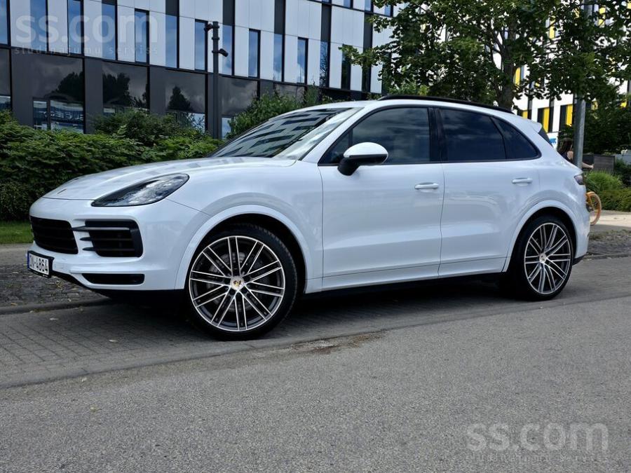 White Porsche Cayenne 2019 in Riga, with an engine capacity of 2.90 L and mileage of 293 thousand km for 39799 €, photo 32 on AUTOMOTO.COM.LV