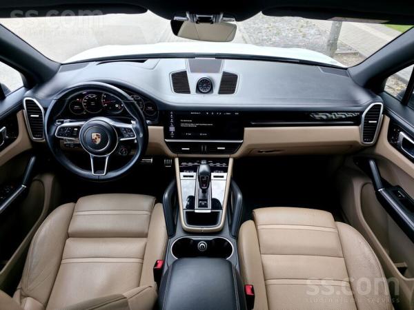 White Porsche Cayenne 2019 in Riga, with an engine capacity of 2.90 L and mileage of 293 thousand km for 39799 €, photo 9 on AUTOMOTO.COM.LV