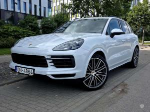 White Porsche Cayenne 2019 in Riga, with an engine capacity of 2.89 L and mileage of 293 thousand km for 39799 €, photo 3 on AUTOMOTO.COM.LV