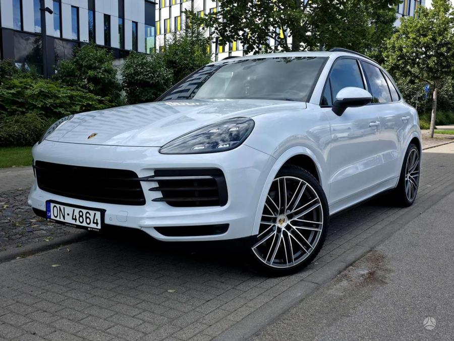 White Porsche Cayenne 2019 in Riga, with an engine capacity of 2.89 L and mileage of 293 thousand km for 39799 €, photo 3 on AUTOMOTO.COM.LV