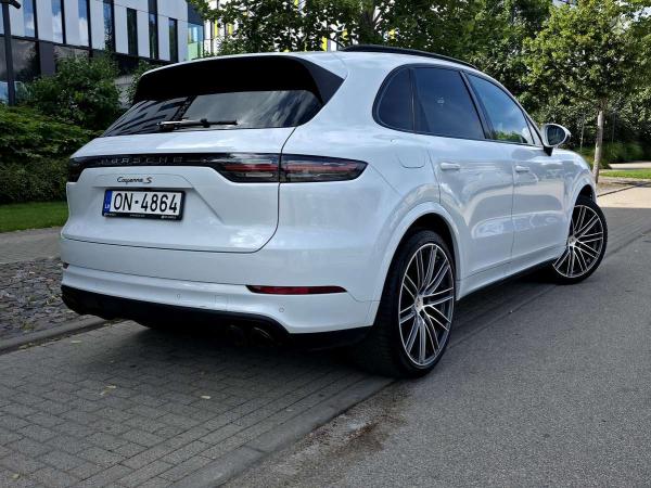 Balts Porsche Cayenne 2019 Rīga, ar dzinēja tilpumu 2.89 L un nobraukumu 293 tūkst. km par 39799 €, foto 4 vietnē AUTOMOTO.COM.LV