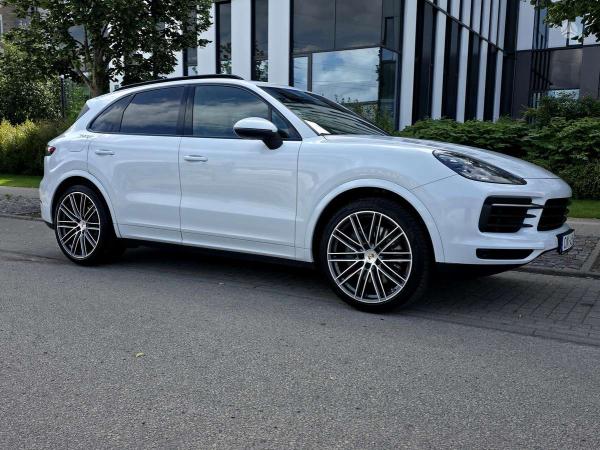 Balts Porsche Cayenne 2019 Rīga, ar dzinēja tilpumu 2.89 L un nobraukumu 293 tūkst. km par 39799 €, foto 7 vietnē AUTOMOTO.COM.LV