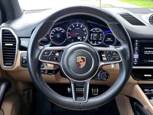 White Porsche Cayenne 2019 in Riga, with an engine capacity of 2.89 L and mileage of 293 thousand km for 39799 €, photo 16 on AUTOMOTO.COM.LV