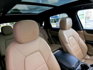 White Porsche Cayenne 2019 in Riga, with an engine capacity of 2.89 L and mileage of 293 thousand km for 39799 €, photo 19 on AUTOMOTO.COM.LV