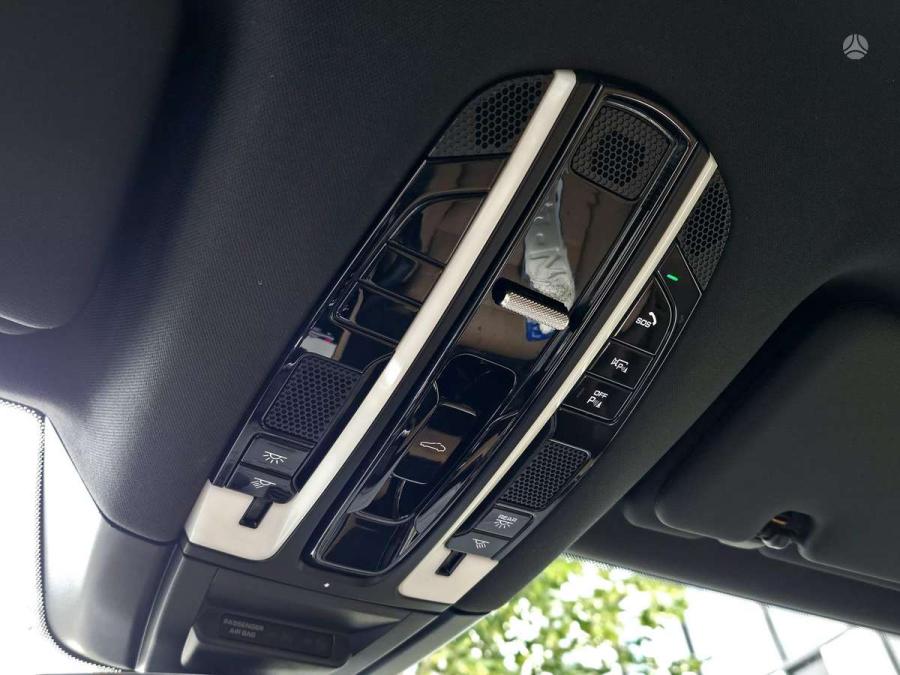 White Porsche Cayenne 2019 in Riga, with an engine capacity of 2.89 L and mileage of 293 thousand km for 39799 €, photo 23 on AUTOMOTO.COM.LV