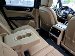 White Porsche Cayenne 2019 in Riga, with an engine capacity of 2.89 L and mileage of 293 thousand km for 39799 €, photo 28 on AUTOMOTO.COM.LV