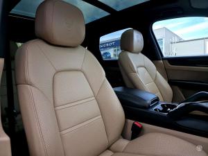 White Porsche Cayenne 2019 in Riga, with an engine capacity of 2.89 L and mileage of 293 thousand km for 39799 €, photo 30 on AUTOMOTO.COM.LV
