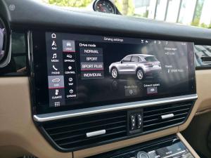 White Porsche Cayenne 2019 in Riga, with an engine capacity of 2.89 L and mileage of 293 thousand km for 39799 €, photo 34 on AUTOMOTO.COM.LV