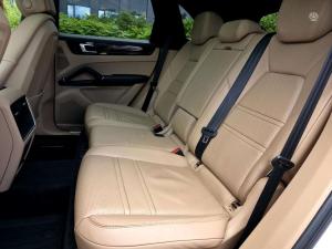 White Porsche Cayenne 2019 in Riga, with an engine capacity of 2.89 L and mileage of 293 thousand km for 39799 €, photo 39 on AUTOMOTO.COM.LV