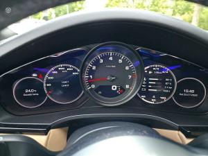 White Porsche Cayenne 2019 in Riga, with an engine capacity of 2.89 L and mileage of 293 thousand km for 39799 €, photo 42 on AUTOMOTO.COM.LV
