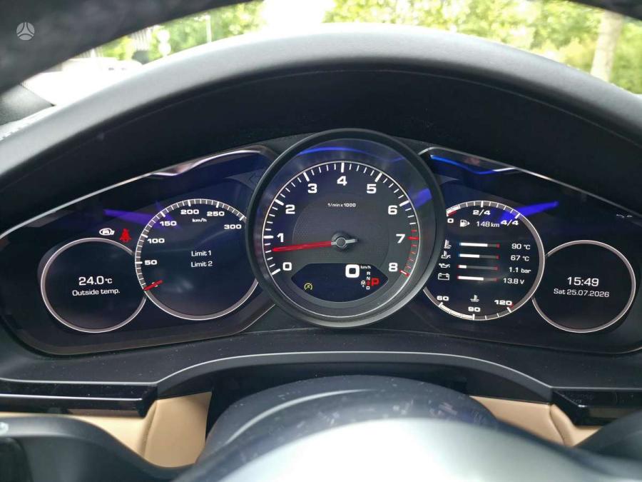 White Porsche Cayenne 2019 in Riga, with an engine capacity of 2.89 L and mileage of 293 thousand km for 39799 €, photo 42 on AUTOMOTO.COM.LV