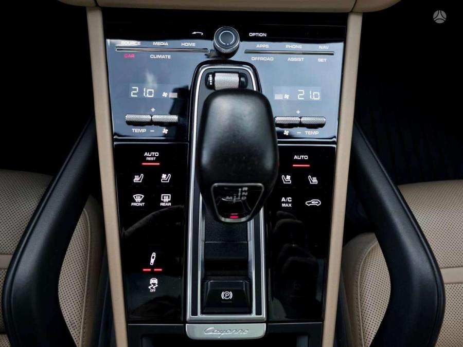 White Porsche Cayenne 2019 in Riga, with an engine capacity of 2.89 L and mileage of 293 thousand km for 39799 €, photo 43 on AUTOMOTO.COM.LV