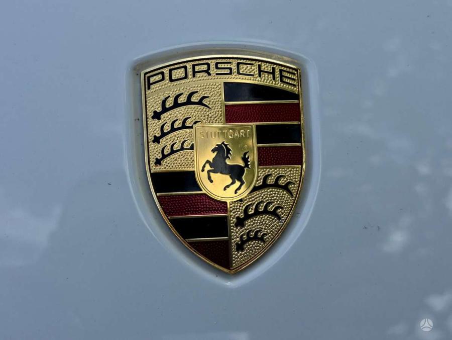 White Porsche Cayenne 2019 in Riga, with an engine capacity of 2.89 L and mileage of 293 thousand km for 39799 €, photo 58 on AUTOMOTO.COM.LV