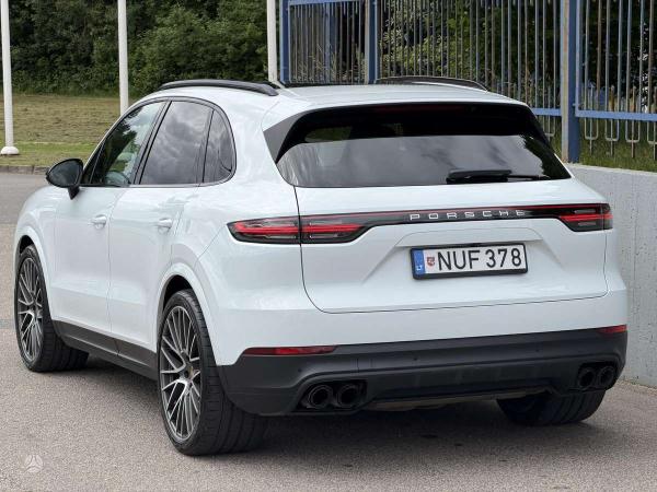 Balts Porsche Cayenne 2019 Viļņa, ar dzinēja tilpumu 3.00 L un nobraukumu 108 tūkst. km par 45000 €, foto 2 vietnē AUTOMOTO.COM.LV
