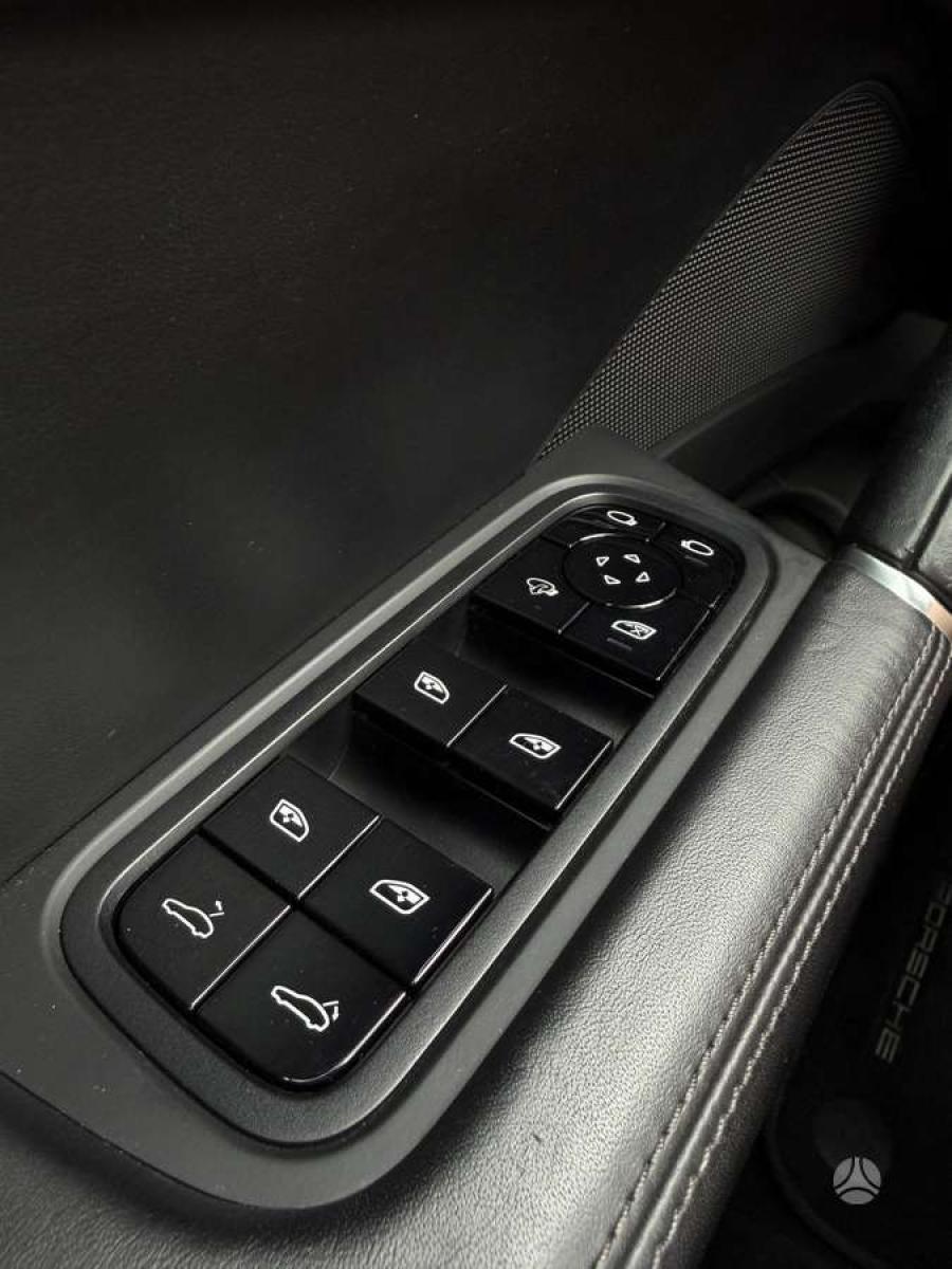 Balts Porsche Cayenne 2019 Viļņa, ar dzinēja tilpumu 3.00 L un nobraukumu 108 tūkst. km par 45000 €, foto 17 vietnē AUTOMOTO.COM.LV