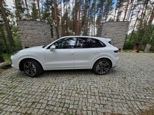 White Porsche Cayenne 2019 in Klaipeda, with an engine capacity of 4.00 L and mileage of 90 thousand km for 47750 €, photo 4 on AUTOMOTO.COM.LV