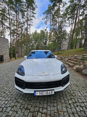 White Porsche Cayenne 2019 in Klaipeda, with an engine capacity of 4.00 L and mileage of 90 thousand km for 47750 €, photo 5 on AUTOMOTO.COM.LV