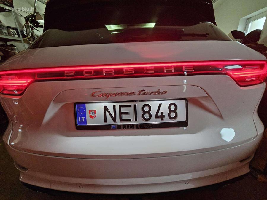 White Porsche Cayenne 2019 in Klaipeda, with an engine capacity of 4.00 L and mileage of 90 thousand km for 47750 €, photo 8 on AUTOMOTO.COM.LV