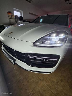 White Porsche Cayenne 2019 in Klaipeda, with an engine capacity of 4.00 L and mileage of 90 thousand km for 47750 €, photo 9 on AUTOMOTO.COM.LV