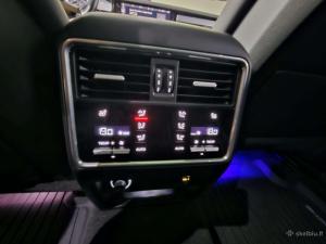 White Porsche Cayenne 2019 in Klaipeda, with an engine capacity of 4.00 L and mileage of 90 thousand km for 47750 €, photo 18 on AUTOMOTO.COM.LV