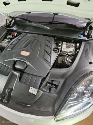White Porsche Cayenne 2019 in Klaipeda, with an engine capacity of 4.00 L and mileage of 90 thousand km for 47750 €, photo 29 on AUTOMOTO.COM.LV